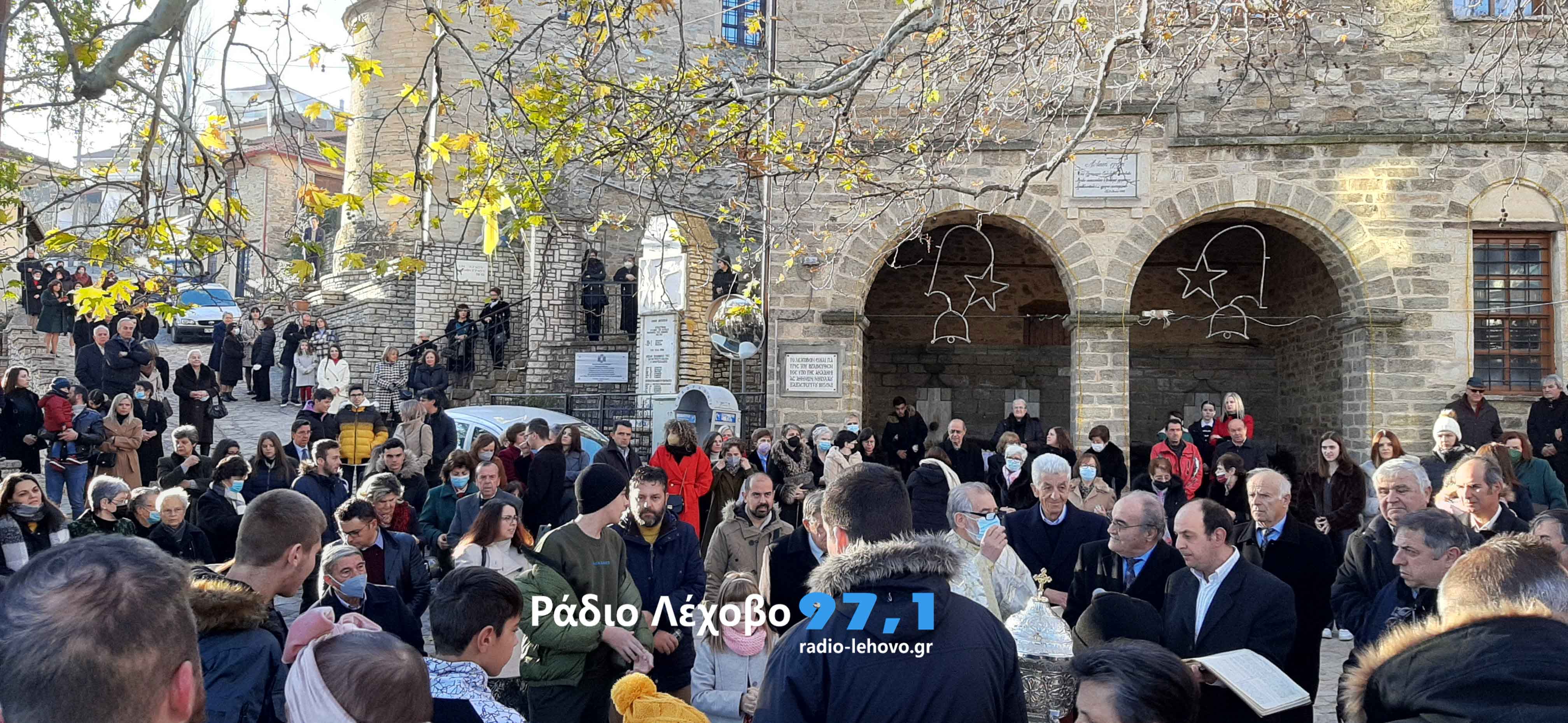 Θεοφάνεια στο Λέχοβο Ο Αγιασμός των υδάτων στο συντριβάνι της ιστορικής ...