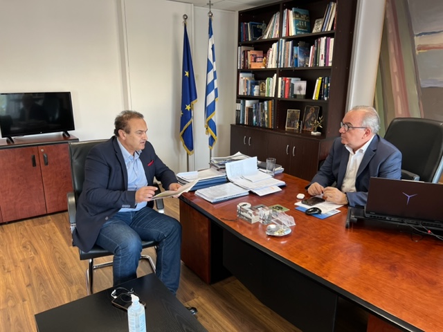 Η ενίσχυση των καταστημάτων συζητήθηκε στη συνάντηση του Βουλευτή Γ ...