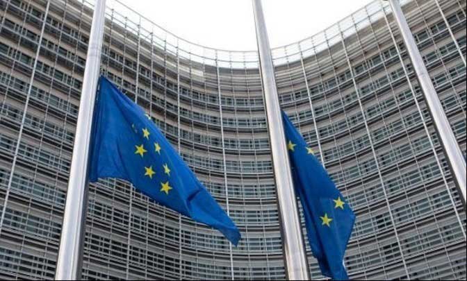Η Ευρώπη πενθεί με τους Έλληνες»: Μεσίστιες οι σημαίες στα κτίρια της ...