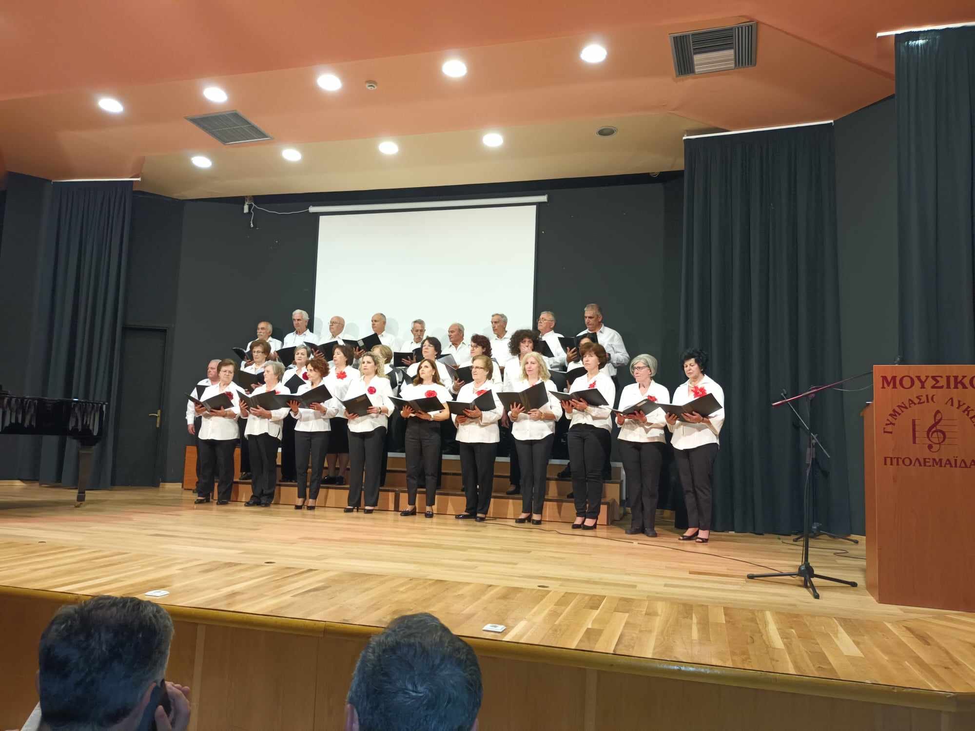 Εξαιρετική εμφάνιση της χορωδίας του Π.Σ. Αμύντας στην άψογη διοργάνωση ...