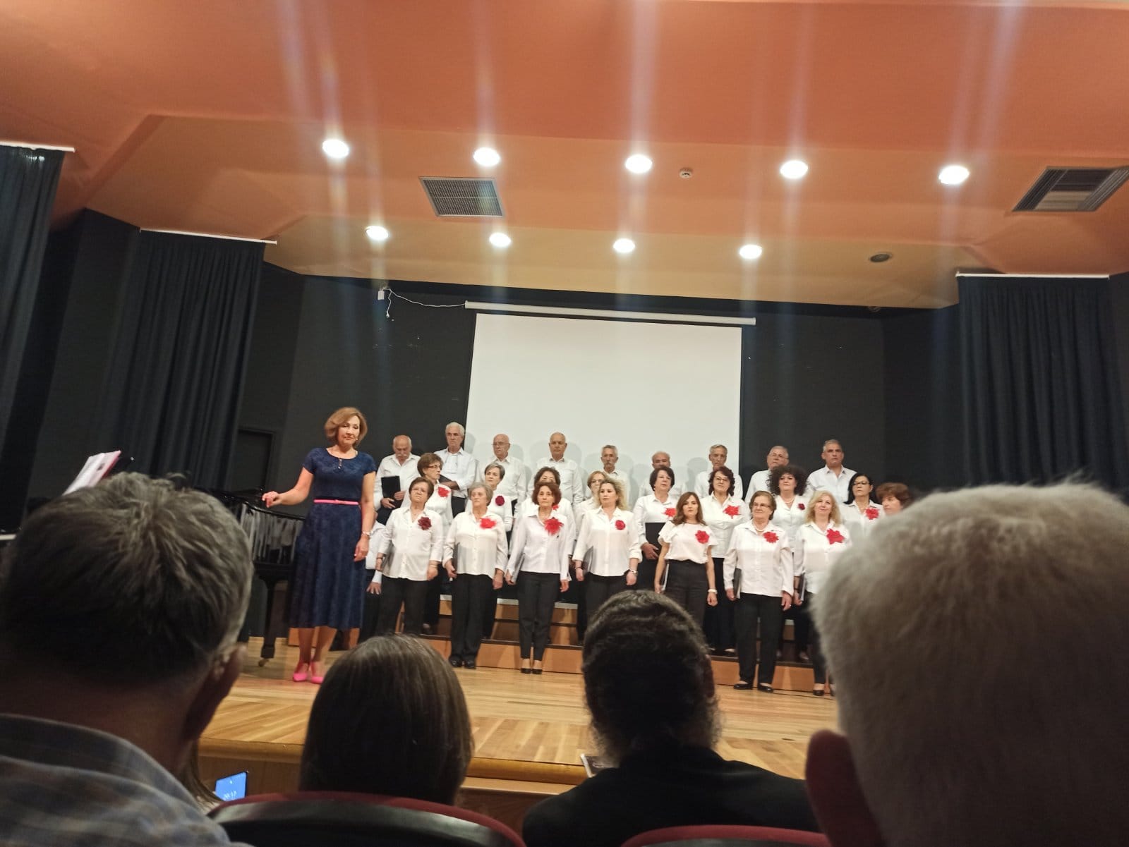 Εξαιρετική εμφάνιση της χορωδίας του Π.Σ. Αμύντας στην άψογη διοργάνωση ...