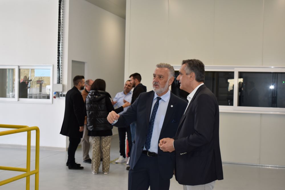 Στην τελετή των εγκαινίων του εργοστασίου ΕΛΤΕΚ στα Γρεβενά παρευρέθηκε ...