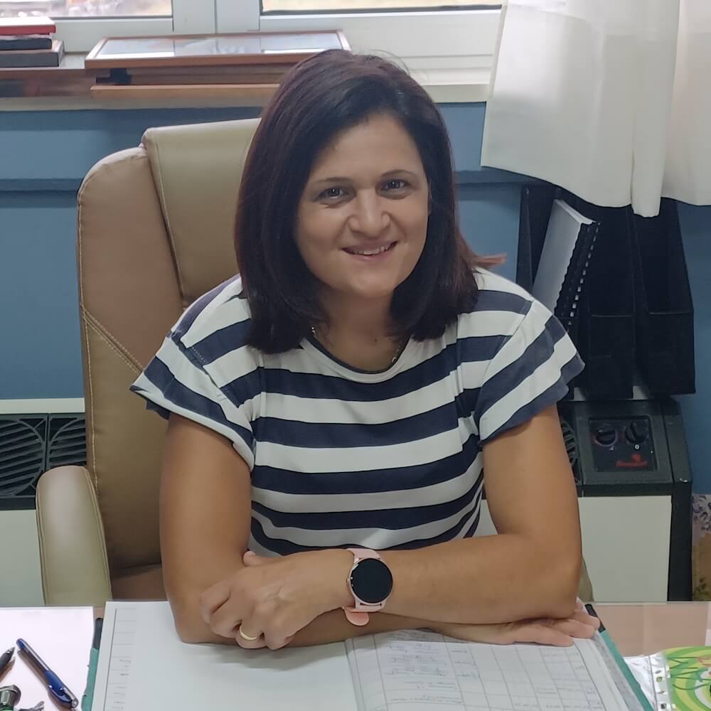 Η Διευθύντρια Ευθυμία Δούπα και ο καθηγητής Νικόλαος Μπούσιος του ...