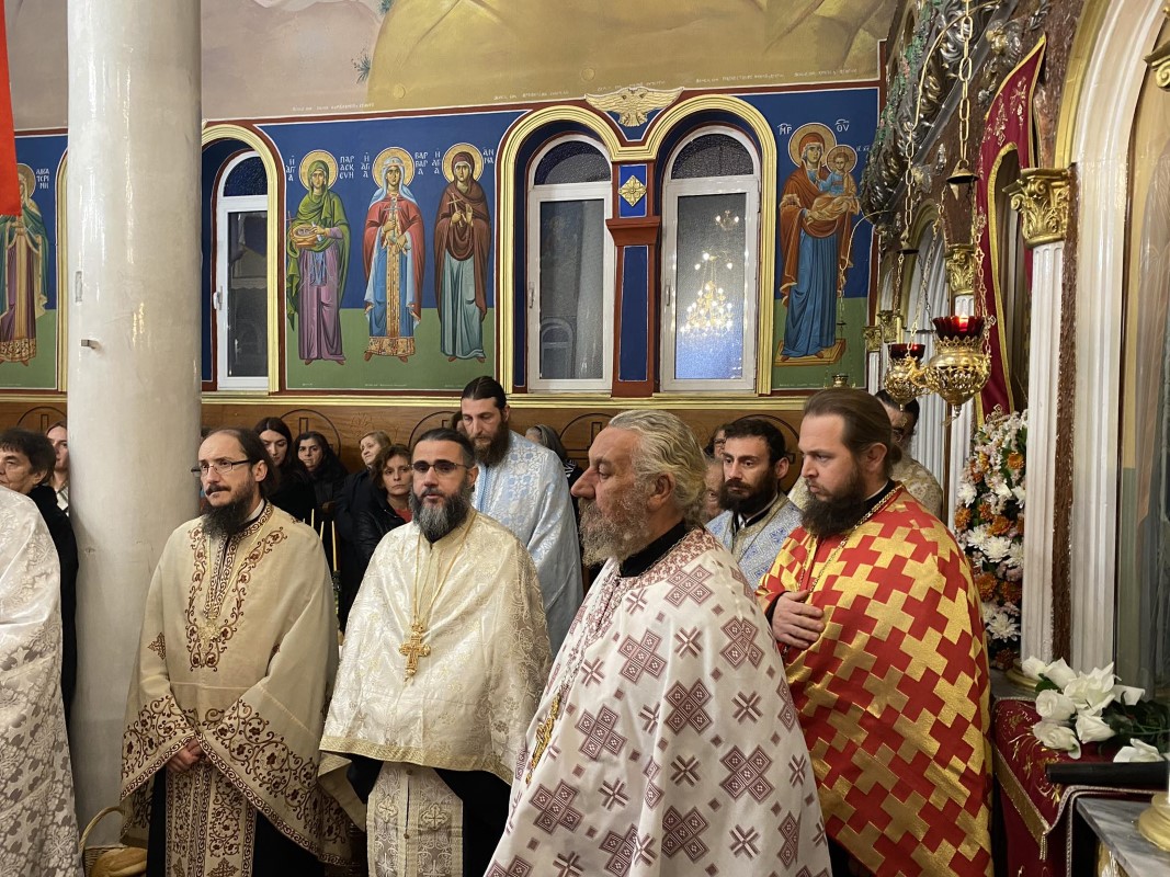Από τον Αρχιερατικό Εσπερινό στον Ιερό Ναό Αγίου Σπυρίδωνα στην Αχλάδα ...