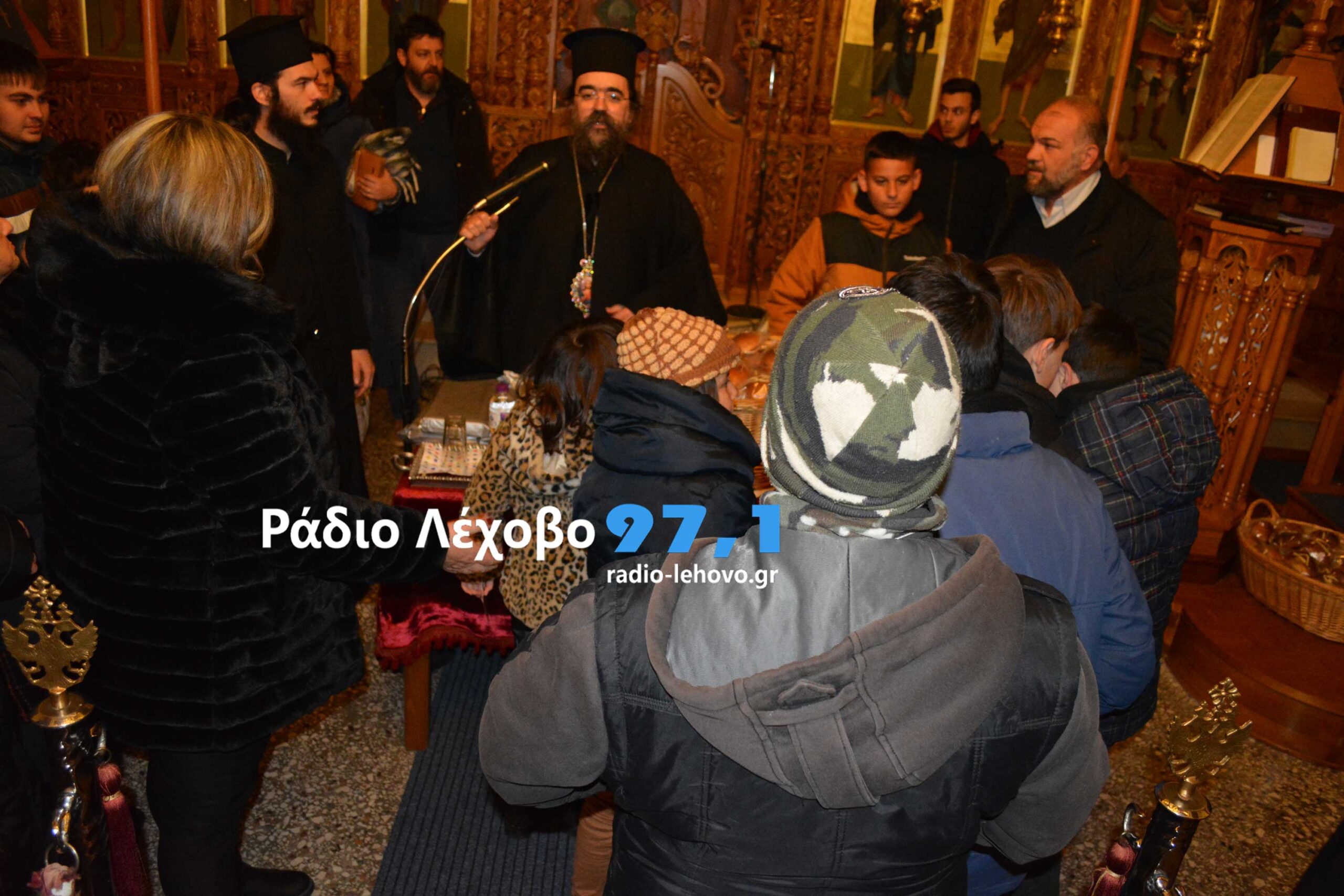 Η ενορία αγίου Δημητρίου Λεχόβου έκοψε τη βασιλόπιτα της (φωτο) | Ράδιο ...