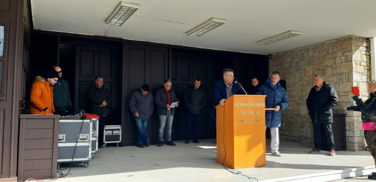 Παράδοση Ψηφίσματος Διαμαρτυρίας στον Αντιπεριφερειάρχη Καστοριάς από ...