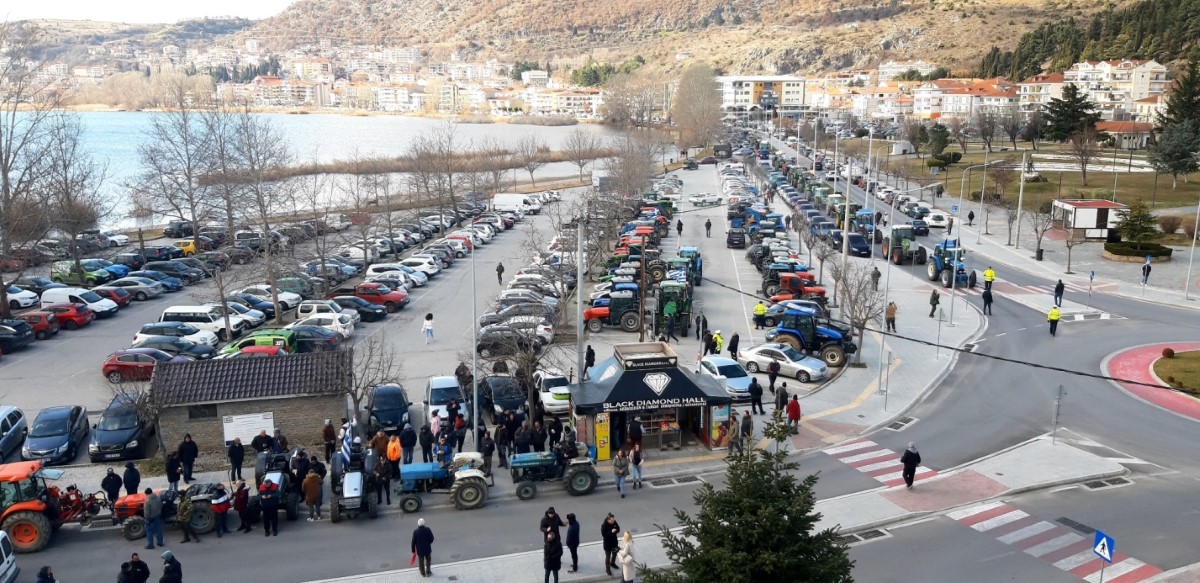 Παράδοση Ψηφίσματος Διαμαρτυρίας στον Αντιπεριφερειάρχη Καστοριάς από ...